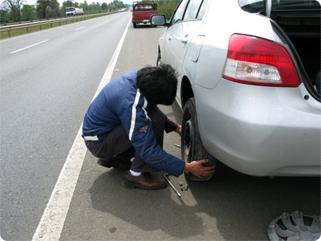 5 Things to do after a highway breakdown - Copy - Teletrac Navman US